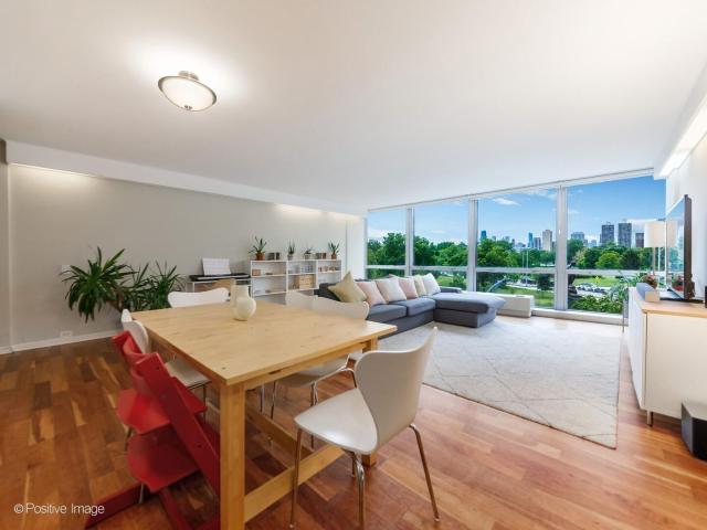 330 W Diversey Parkway # 401