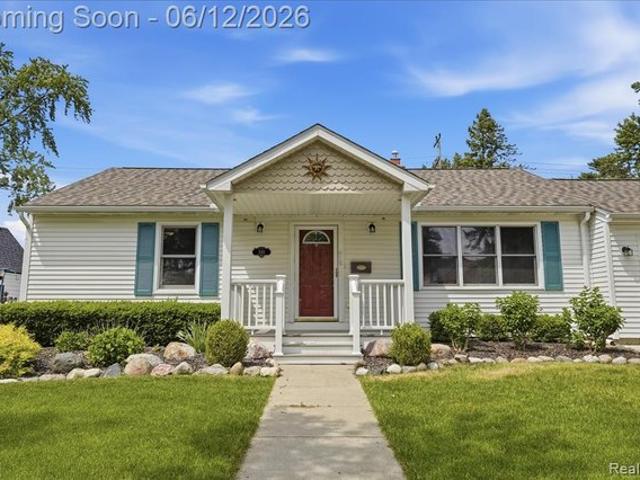 330 Whipple St, South Lyon, MI 48178