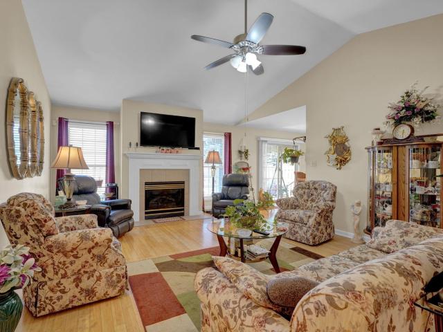 3314 Renee Dr. Common