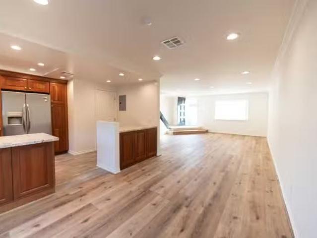 33150070 2330 Oak St