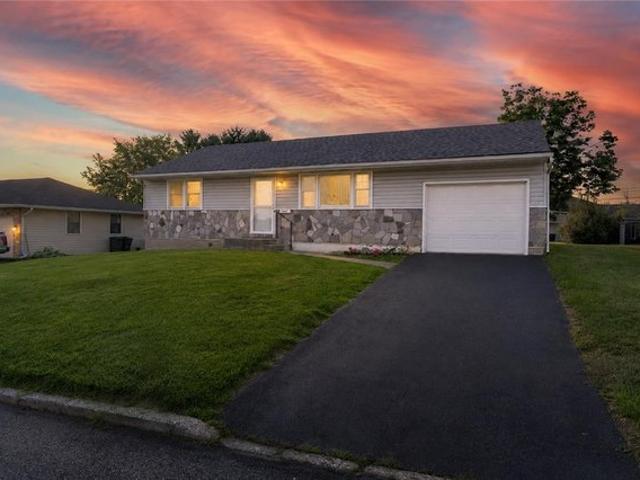 3315 Melrose Ln, Whitehall, PA 18052