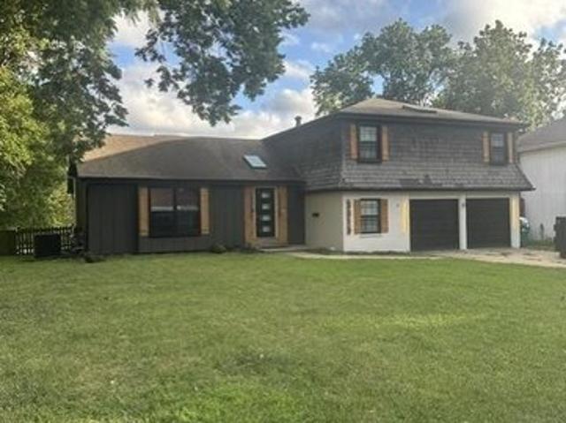 3315 NE Shady Lane Dr, Gladstone, MO 64119