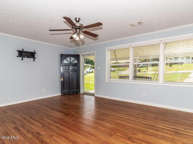 3315 Oakridge Drive