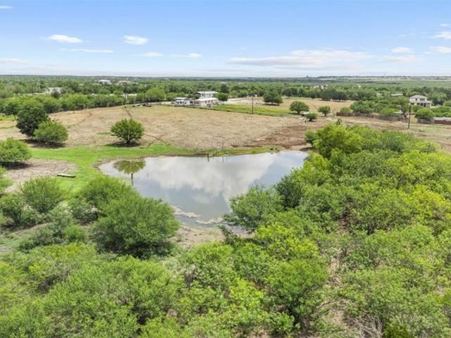 3315 Dry Creek Rd, Lockhart, TX 78644