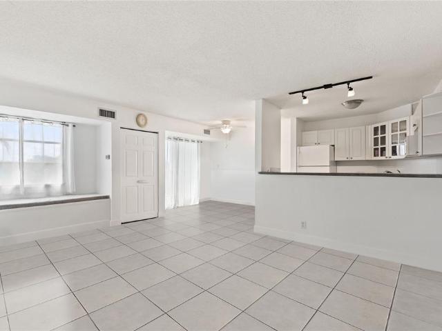 3315 58th Ave S, Unit 513, St. Petersburg, FL 33712 | MLS #TB8481
