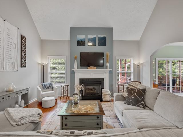 3316 Blackberry Ln