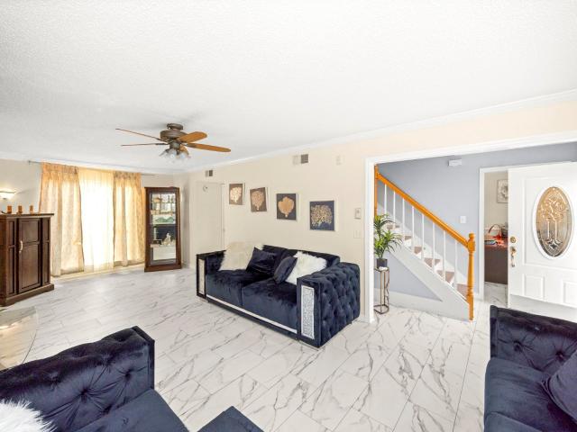 3316 Calais Cir