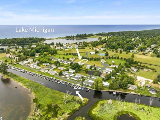 3316 Lakeland Dr, Arcadia, MI 49613