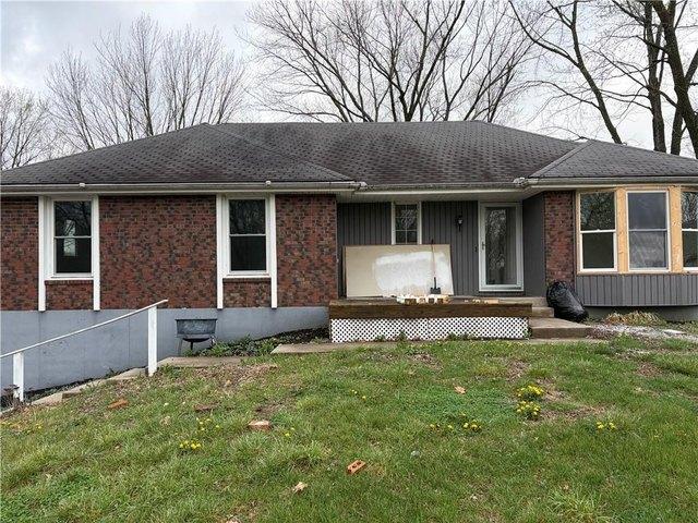 3316 S Gardner Rd, Oak Grove, MO 64075