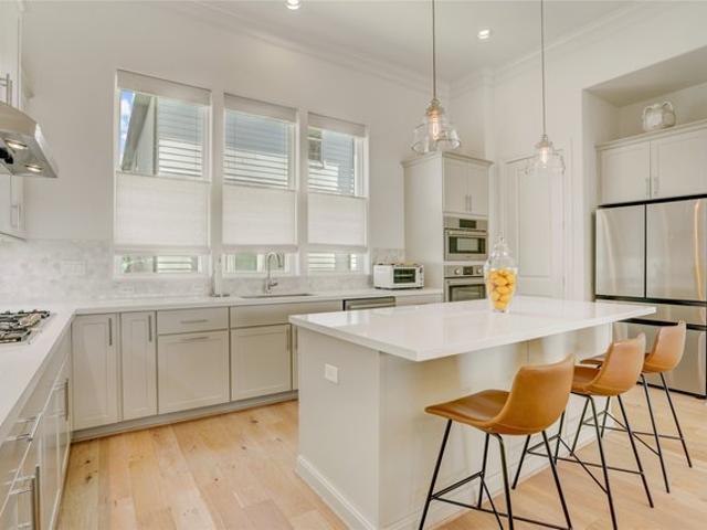 3317 W 11th St, Houston, TX 77008