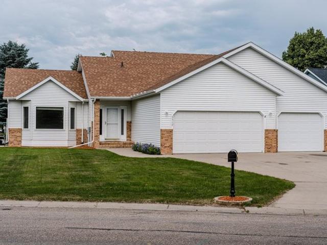 3317 Westmoor Dr, Moorhead, MN 56560
