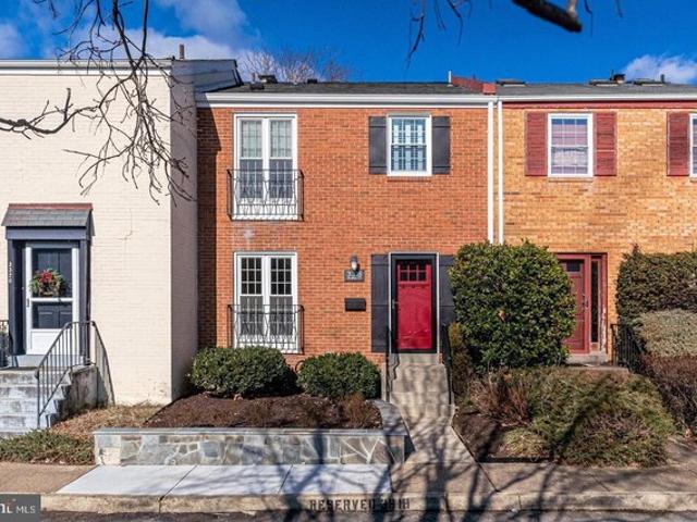 3318 Ardley Ct, Falls Church, VA 22041