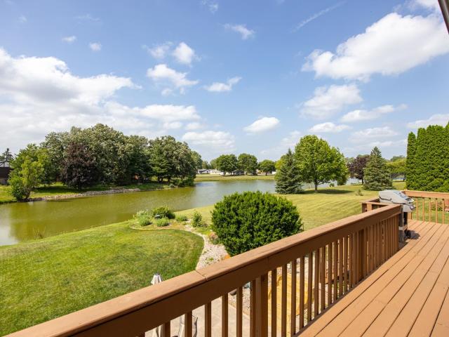 3318 creek side drive