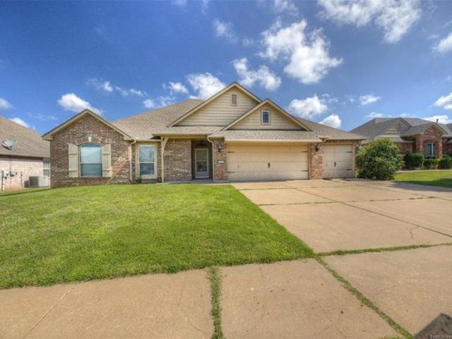 3318 E Fairmont Pl, Broken Arrow, OK 74014