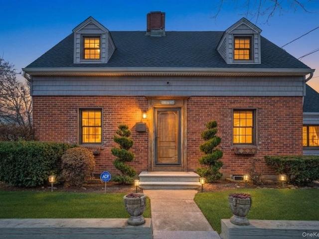 3318 Polo Pl, Bronx, NY 10465