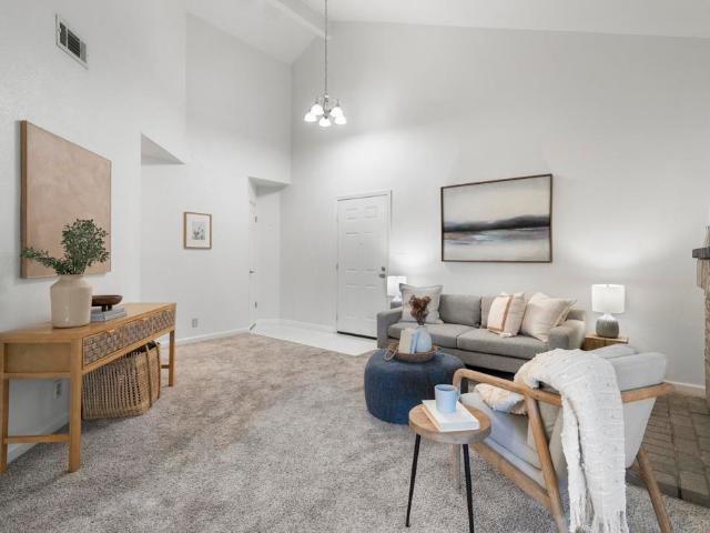 3318 Smoketree Commons Dr