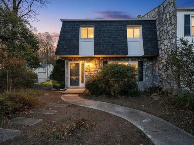 3319 Stonehenge Sq, Roanoke, VA 24018