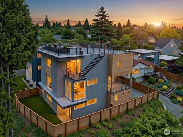 3319 W Elmore St, Seattle, WA 98199