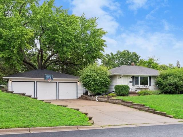 3319 75th St E, Inver Grove Heights, MN 55076