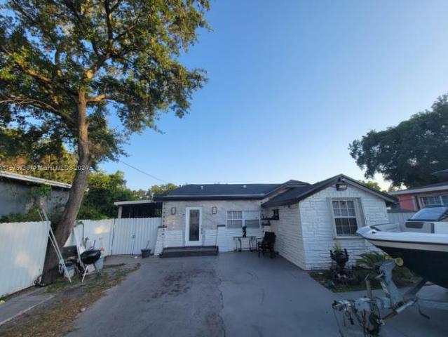 3310 NW 50th St, Miami, FL 33142