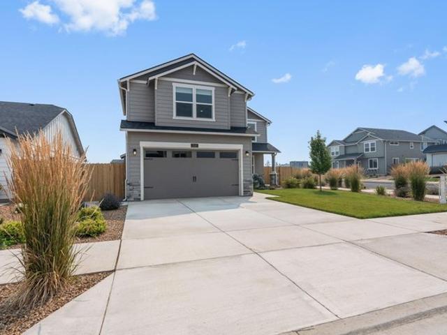 3310 NW 8th St, Redmond, OR 97756