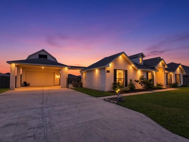 3310 Bastian Rd, Dickinson, TX 77539