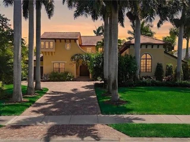 3310 Crayton Rd, Naples, FL 34103