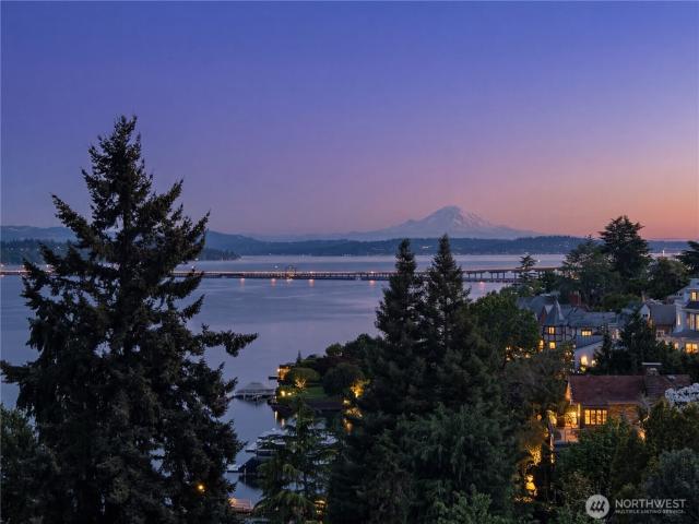 3310 E Laurelhurst Drive NE