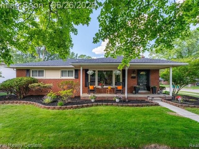 33112 Kirby St, Farmington, MI 48336