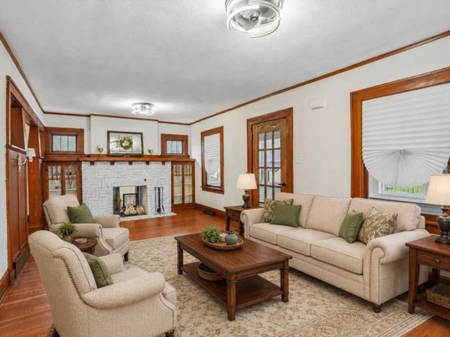 3311 Pleasant St, Des Moines, IA 50312
