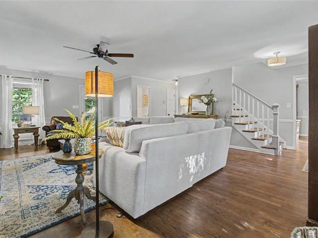 3311 Woodleaf Way