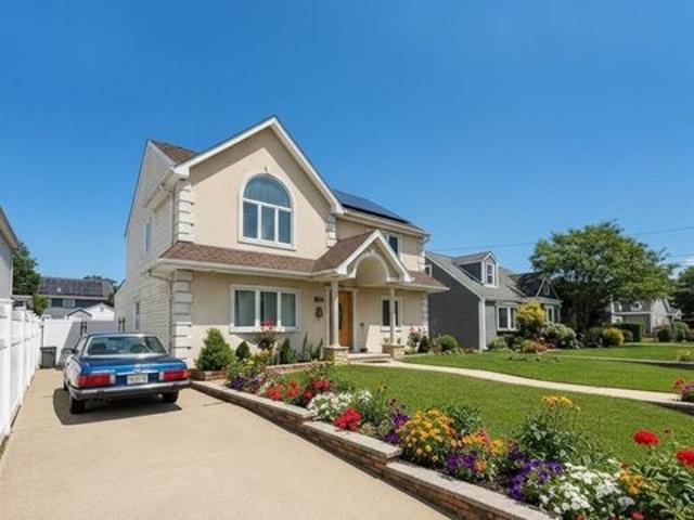3311 2nd St, Oceanside, NY 11572