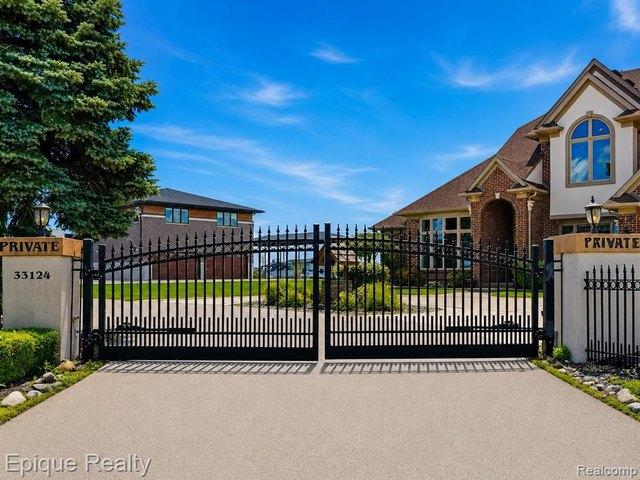 33124 N River Rd, Harrison Township, MI 48045
