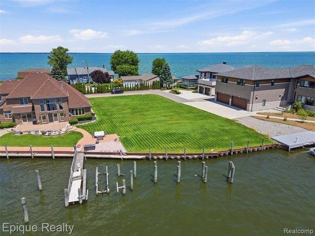 33126 N River Rd, Harrison Township, MI 48045