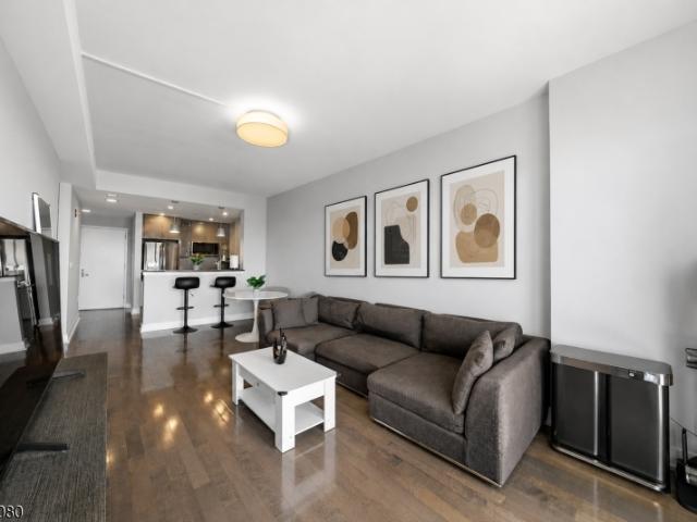 3312 Hudson Ave # 6N