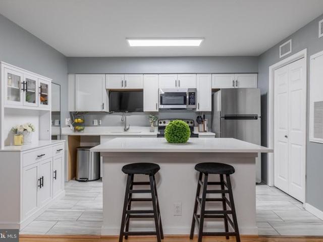 3312 Wyndham Cir Apt 306, Alexandria, VA 22302
