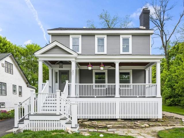 331 E Russell St, Barrington, IL 60010