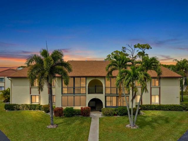 331 Knotty Pine Cir, Unit D2, Greenacres, FL 33463 | MLS #R11168