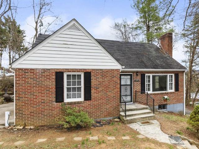 331 Longview Ct, Pulaski, VA 24301