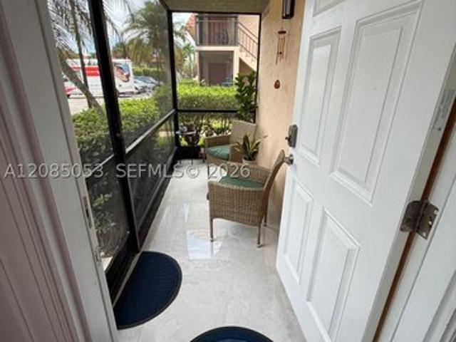 331 Lakeview Dr Apt 101, Weston, FL 33326