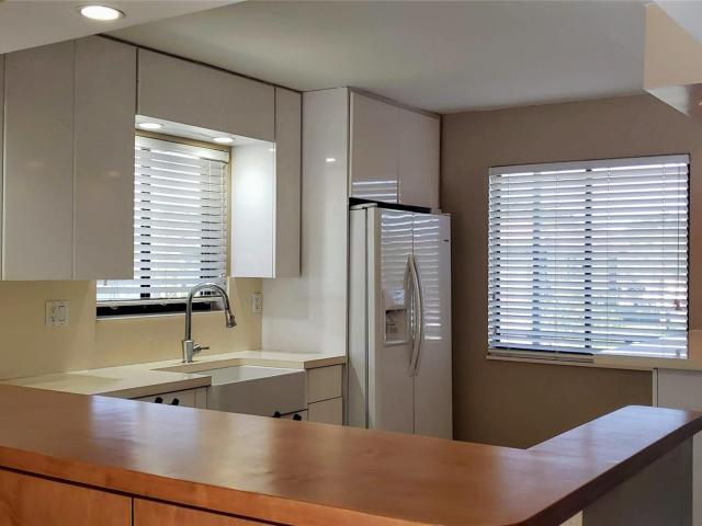 331 Lakeview Dr, Unit 206, Weston, FL 33326 | MLS #B26020 | Compass