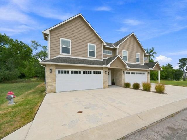 331 N 127th St E, Wichita, KS 67206