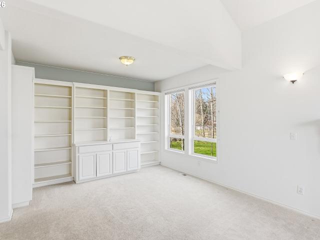 331 ne hillwood dr
