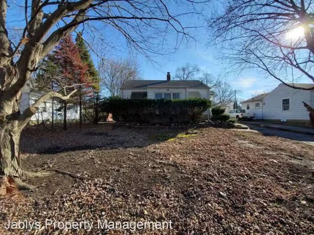331 S Parkway Dr