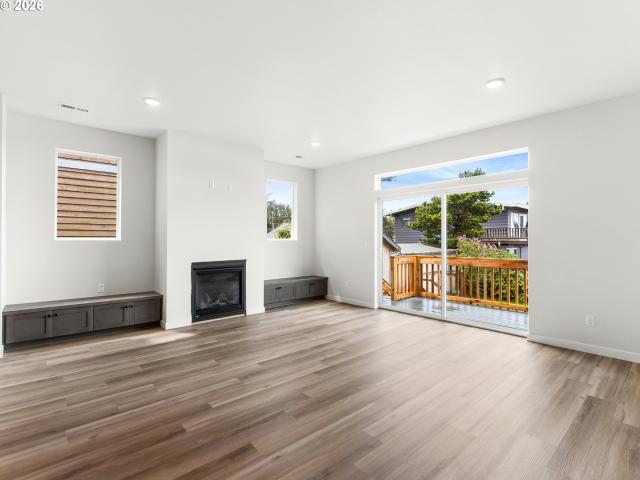 331 SE Jetty AVE