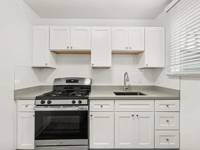 331 Park Plaza Dr, Daly City, CA 94015