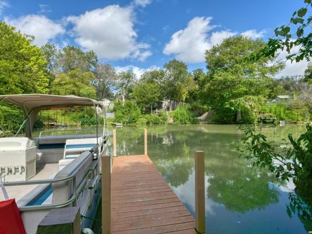 331 River Bend Dr, New Braunfels, TX 78130