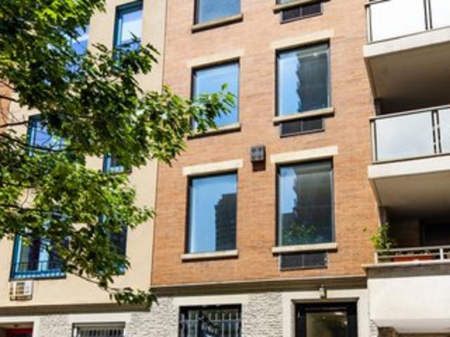 331 W 70th St, New York, NY 10023