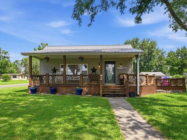 331 W 8th St, Alma, KS 66401
