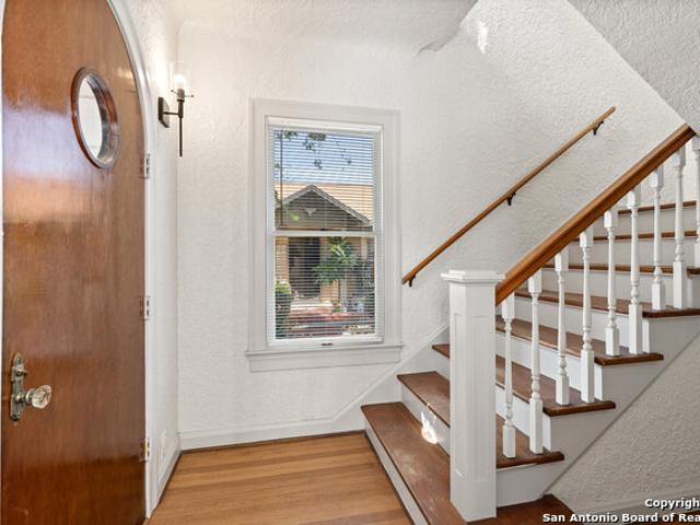 331 W Elsmere Pl, Unit 102